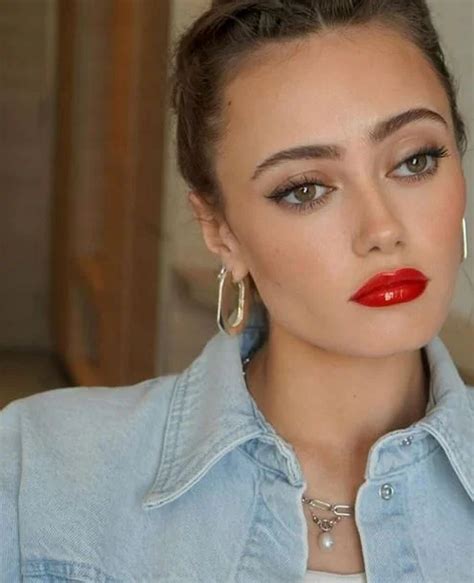 What Is Wrong With Ella Purnell Eyes Suffered Anxiety And Depression