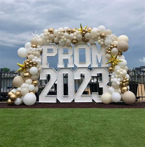 Pin On Graduación In 2024 Prom Balloons Prom Decor Prom Backdrops
