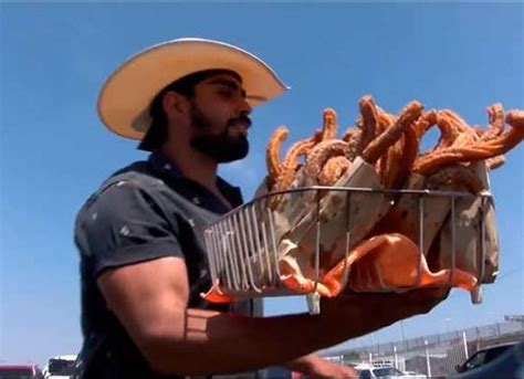 Conoce El Vendedor De Churros Más Sexy De México Video