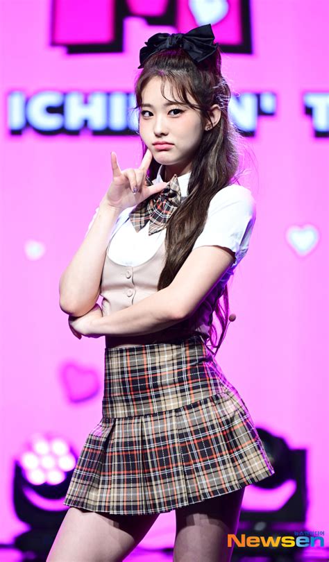 아이칠린 주니 애교 넘치는 포즈 포토엔hd 뉴스인코리아