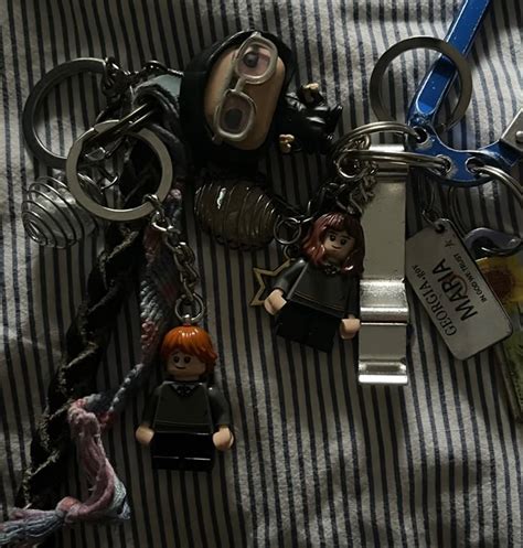 Pin By Tara Hall On Accessories Cool Keychains Pop Punk Fashion