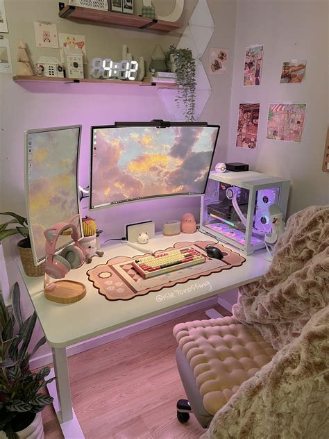 Mia 🦔 On Twitter Warm And Cozy Gaming Setup With My Biscuit Cushion 🥮 Mnvh7c2g33