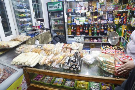 Сургуулийн орчмын хүнсний худалдааны газруудад гарал үүсэл хаяг шошгын