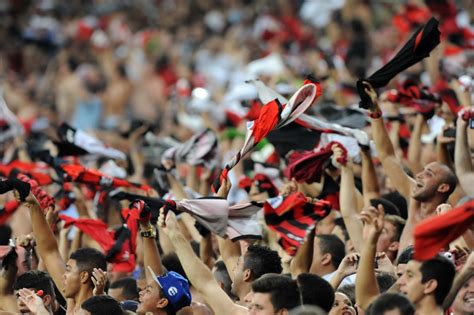 Corinthians Cola No Flamengo Mas Segue Em Segundo Na Média De Público