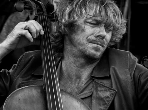 배경 화면 남자 검은 단색화 초상화 사진술 음악 첼로 헤어 스타일 검정색과 흰색 흑백 사진 필름 누아르 2250x1688 Px 2250x1688