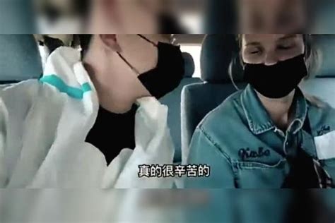洋媳妇第一次见到公婆一家人终于团聚，相见的那一刻让人动容