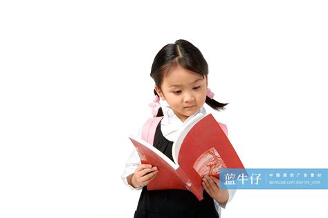 小女孩看书 蓝牛仔影像 中国原创广告影像素材