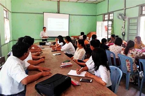 တပ်ကုန်းမြို့၌ စိုက်ပျိုးရေးတောင်သူများ Mobile Phone အသုံးပြု၍ စိုက်ပ