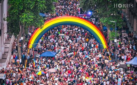 Dos Millones De Personas Acuden A La Primera Marcha Del Orgullo En