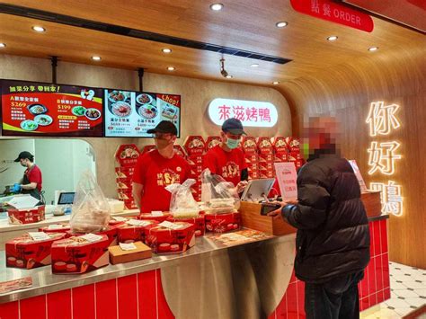 中和外帶烤鴨來滋烤鴨 Let‘s Duck 台灣首家王品集團烤鴨外帶店就在這邊，每天提供烤鴨數量有限，鄰近興南夜市