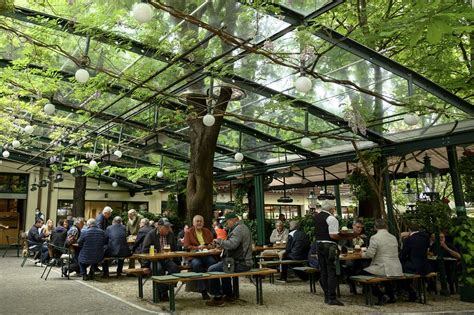 Новите рестрикции во Австрија оневозможија новогодишни прослави во угостителските објекти 360