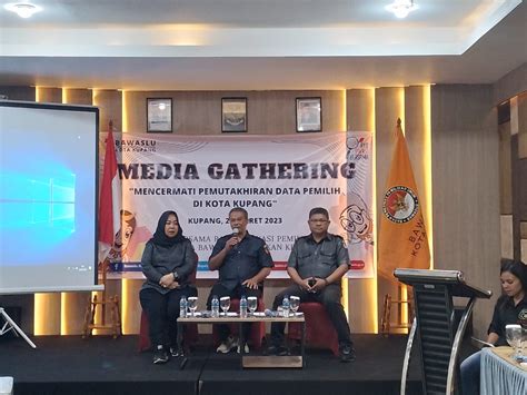 Bawaslu Kota Kupang Ajak Media Sukseskan Pemilu SekolahTimur