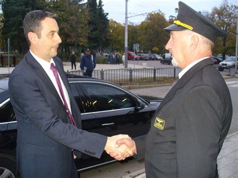 След 5 пускови срока на шестия днес най после откриха обновената гара в Стара Загора Снимки