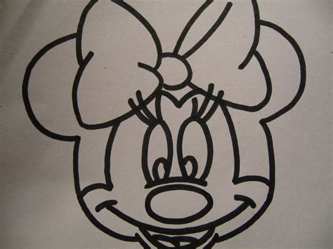 Cómo dibujar la cara de Minnie Mouse 10 pasos