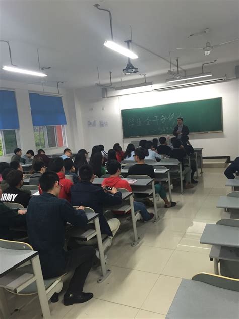 轨道电气系团总支学生会干部例会顺利召开 团学活动 重庆公共运输职业学院