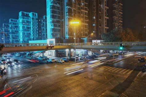 视觉盲区变成“安全区”，洪山交警联动多方消除道路照明隐患街路口南湖丁字桥
