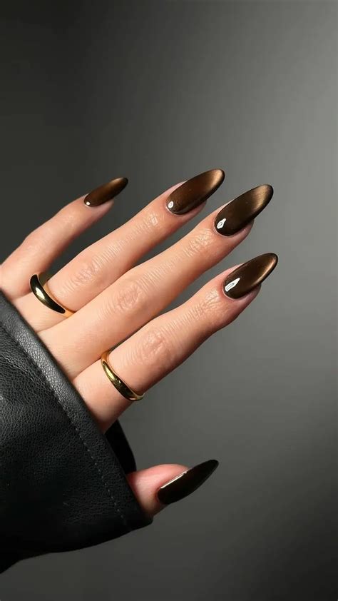 Las Expertas En Uñas Coinciden Esta Navidad Las Uñas Más Pedidas Serán Las De Efecto Ojo De Gato