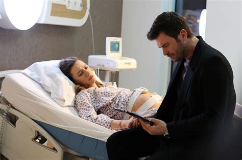 Serenay Sarıkaya ve Kıvanç Tatlıtuğ dan Aile dizisine duygusal veda SacitAslan