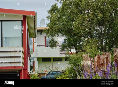 Architectural Details And Lush Garden Scenery In West Kópavogur 50s