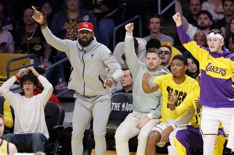 Austin Reaves Drops Heartfelt 2 Word Reaction After Lebron James Gets