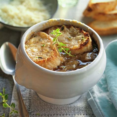 Sopa clásica de cebolla gratinada al horno Receta Sopa de cebolla