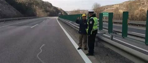 不要命了？为了去太原看病，男子竟然徒步进入高速公路？！行人车辆危害