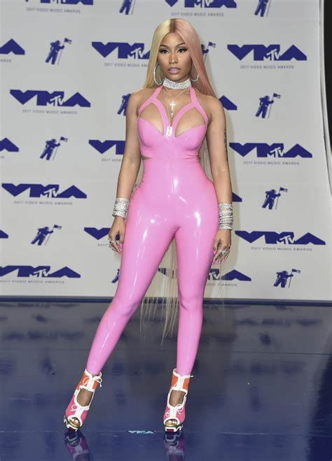 Moda En Los Vmas Los Aciertos Y Desaciertos De La Alfombra Roja 2017
