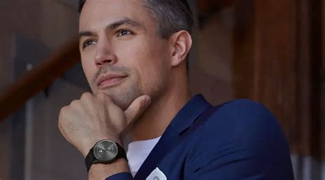 Garmin Vívomove Trend Smartwatch Combines Fashion and Function to Complement Your Everyday