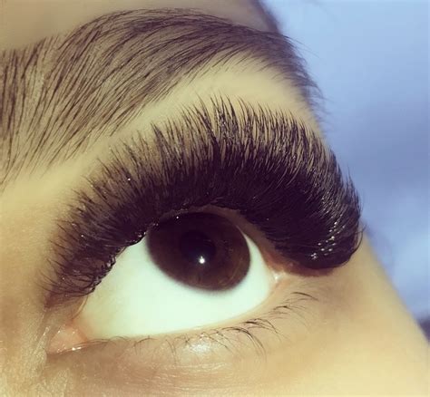 Какие наращенные ресницы удешевляют внешний вид женщины а какие говорят о её отличном вкусе
