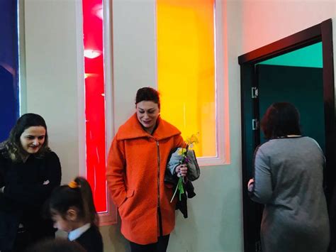 სკოლა “აკადემოსი” დედის დღეს გილოცავთ