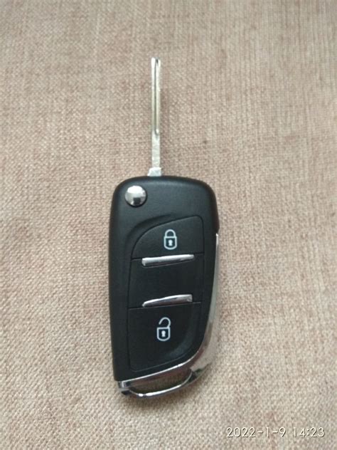 Плохо открывает ключ с дистанции Дело в кнопке — Peugeot 308 1g 1