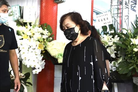 來不及送出的喜帖曝光！王瞳「一家三口」現身 喊話艾成：今天和你辦婚禮｜四季線上4gtv