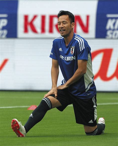 シャルケ移籍の吉田麻也、夫人への報告より先に他クラブのオファー断りを報じられ苦笑 「3人目の日本人として精いっぱい頑張ります」【サッカー