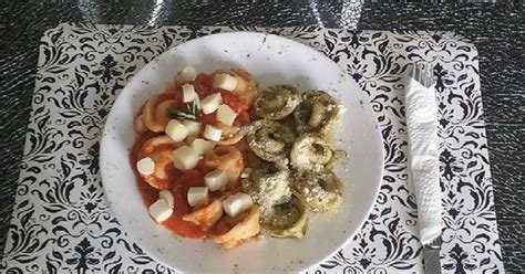 Tortelinis Artesanal Con Carne En Salsa Napolitana Y Pesto Receta De