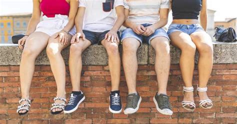 स्कूली छात्रों को सेक्स फैंटेसी पर दिया गया असाइनमेंट कहा सेक्स टॉयज को भी इसमें शामिल करें