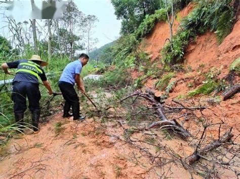 广西玉林：特大暴雨来袭 多部门全力投入防汛抢险救灾工作博白县应急群众