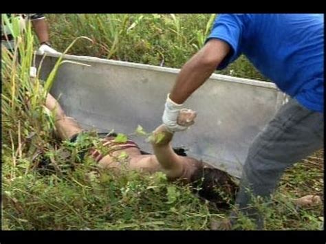 Corpo de mulher é encontrado em matagal YouTube