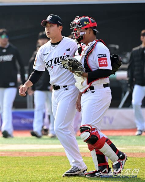 [포토] Kt 박영현 강백호 세이브