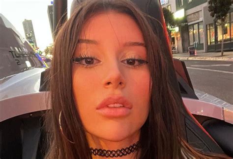 Capri Linfluencer Mikaela Testa Parla Male Dellisola Sui Social Unesperienza Da Incubo