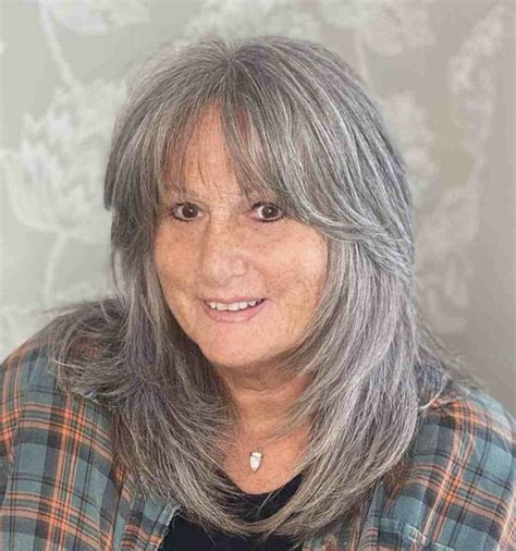 20 Best Hairstyles For Over 60 With Round Face