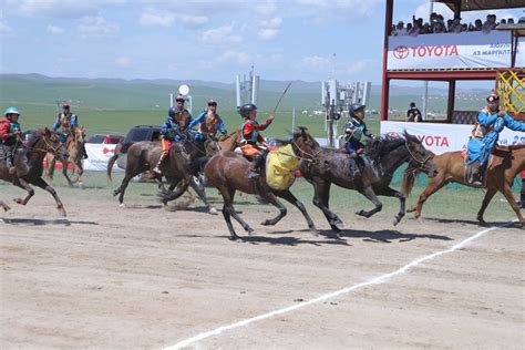 Жагсаалт Эрлийз дунд насанд түрүүлж айрагдсан морьд