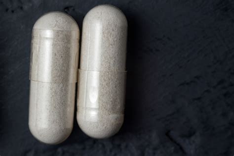 글루코사민 Chondroitin 건강의 흰색 의료 캡슐 보충 어두운 배경 매크로 이미지에 개념에 대한 스톡 사진 및 기타 이미지