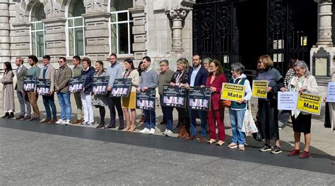 Santander Guarda Un Minuto De Silencio Por La Mujer Asesinada En