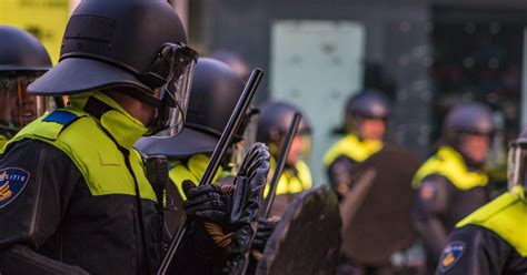 Kettling Why Is This Police Tactic So Controversial Big Think