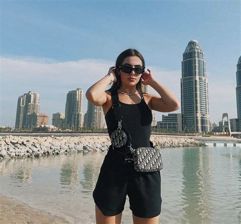 Jade Picon Aproveita Paisagem De Clube Famoso Em Doha No Catar