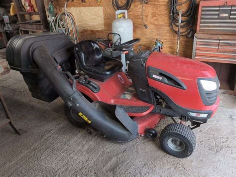 CRAFTSMAN YTS3000 21-HP. RIDING LAWN TRACTOR WITH 42" MOWER DECK, REAR BAGGER SYSTEM (RUNS ...