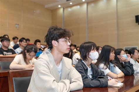 贾君副院长为风景园林学院学生讲思政课 江苏农林职业技术学院