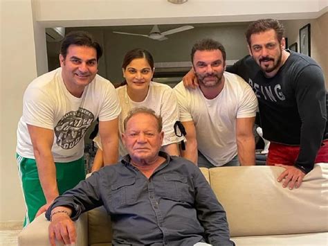 Salim Khan On Helen माझा वाईट हेतू नव्हता दुसऱ्या लग्नाबाबत सलीम
