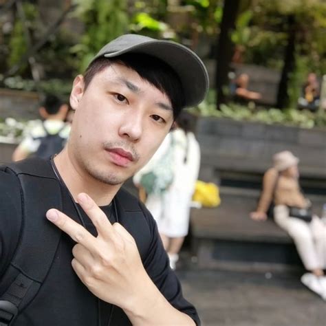 非常認同你說的話~ 大s之所以後期能夠變得豁達珍惜當下甚至敢愛敢恨的個性就是因為，她經歷過太多憂鬱黑暗面，所以她也曾說過對於死亡這件事看得很開