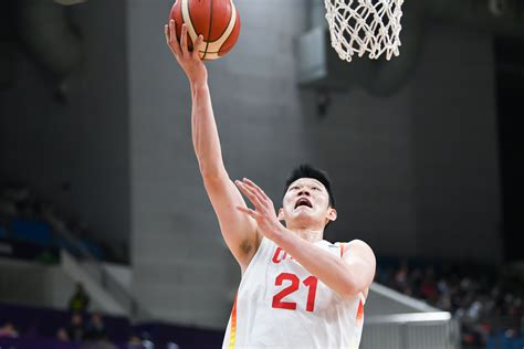 稳如泰山！胡金秋半场7中5贡献10分3板 正负值15 直播吧